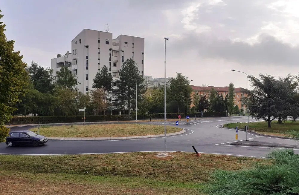 Completata la nuova rotonda Scania-Moro - Comune di Castel San Pietro ...