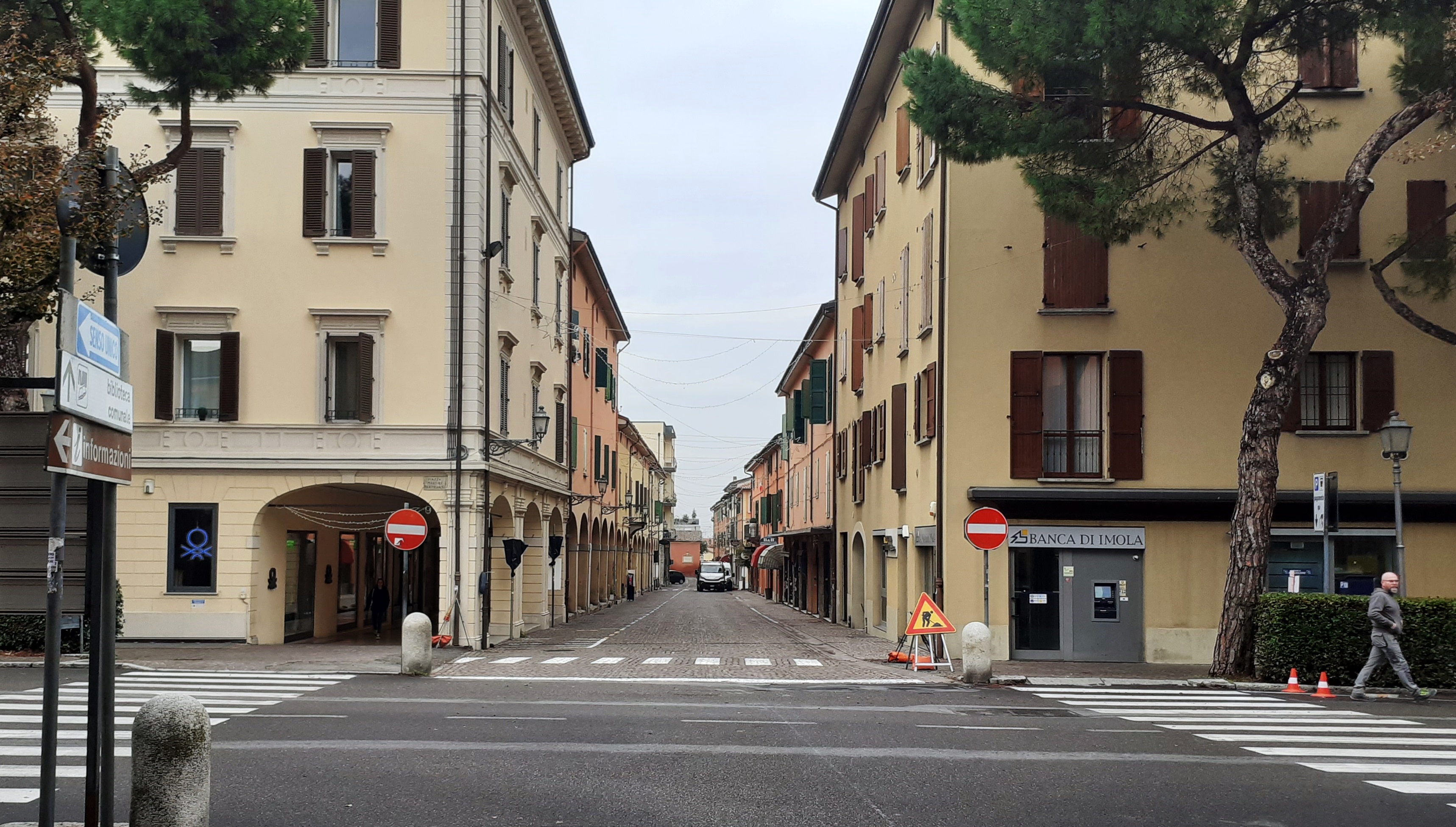 Via Cavour: riaperto il marciapiede ripavimentato, più bello e più ...